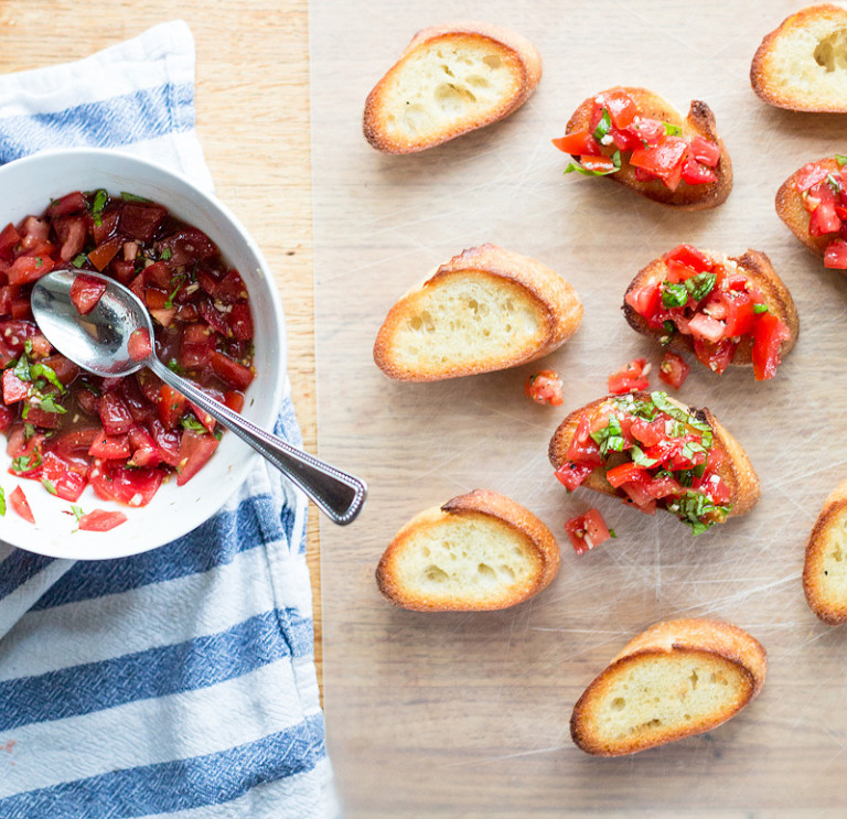 Tomato Bruschetta Crostini - Food Banjo