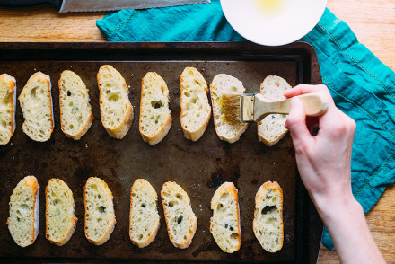 5 Ways to Use Up Leftover Bread - Food Banjo