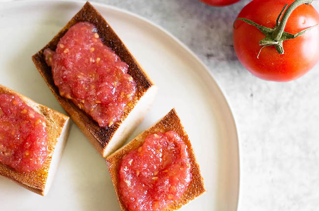 Pan Con Tomate - Spanish Tomato Bread - Food Banjo